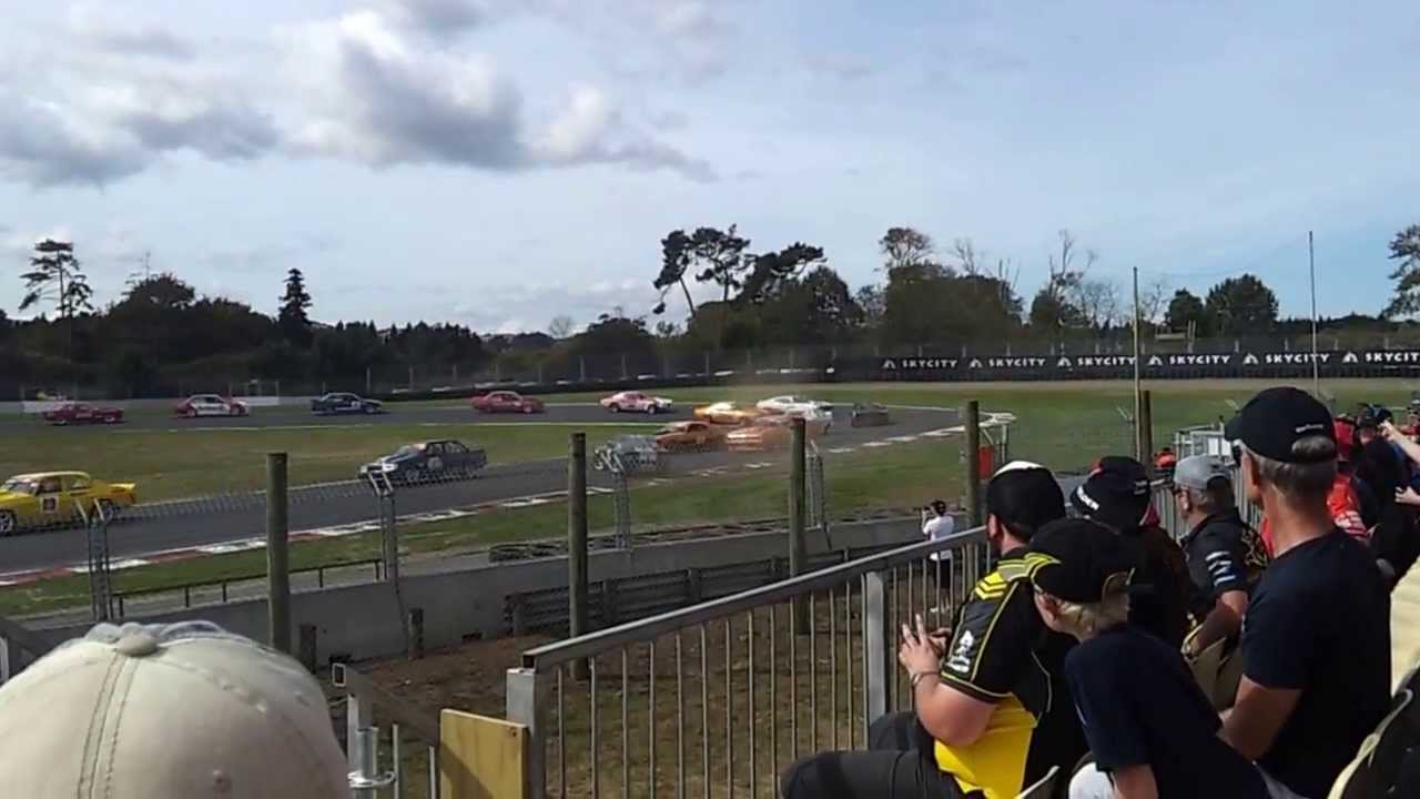 Central Muscle Car Crash - Pukekohe 14/04/13 - YouTube
