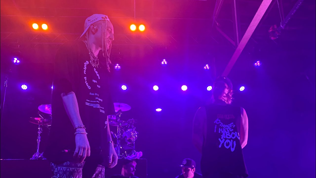 drugs & money - chase atlantic (soundcheck) 8/4 - YouTube