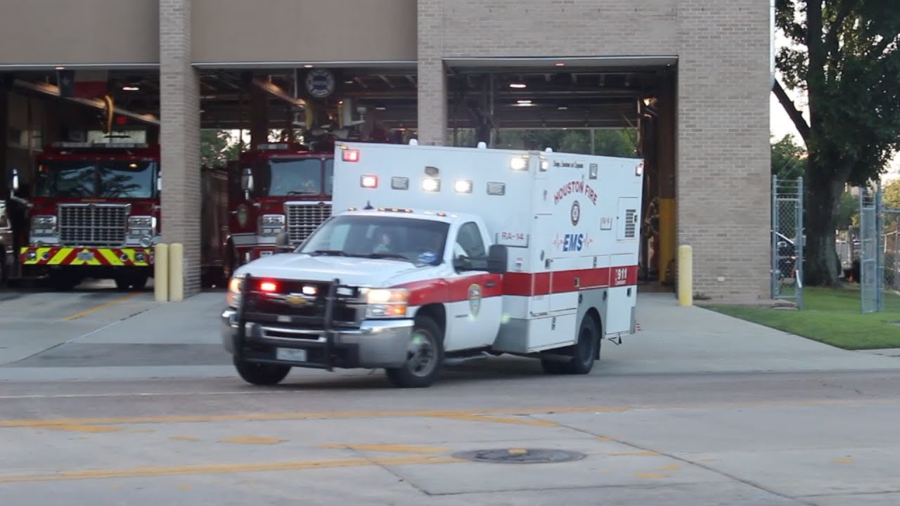 Houston Fire Department Ambulance 68 (reserve) responding - YouTube