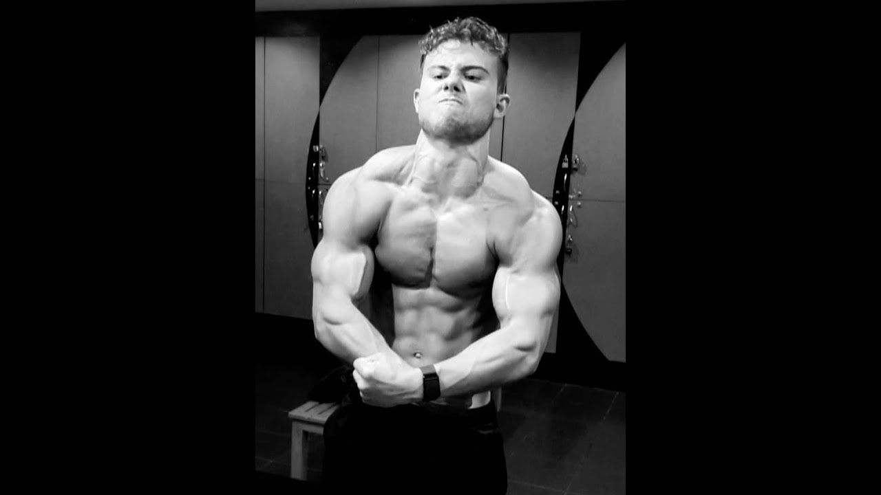 Teen bodybuilder insane huge ripped muscle flexing / read description ...