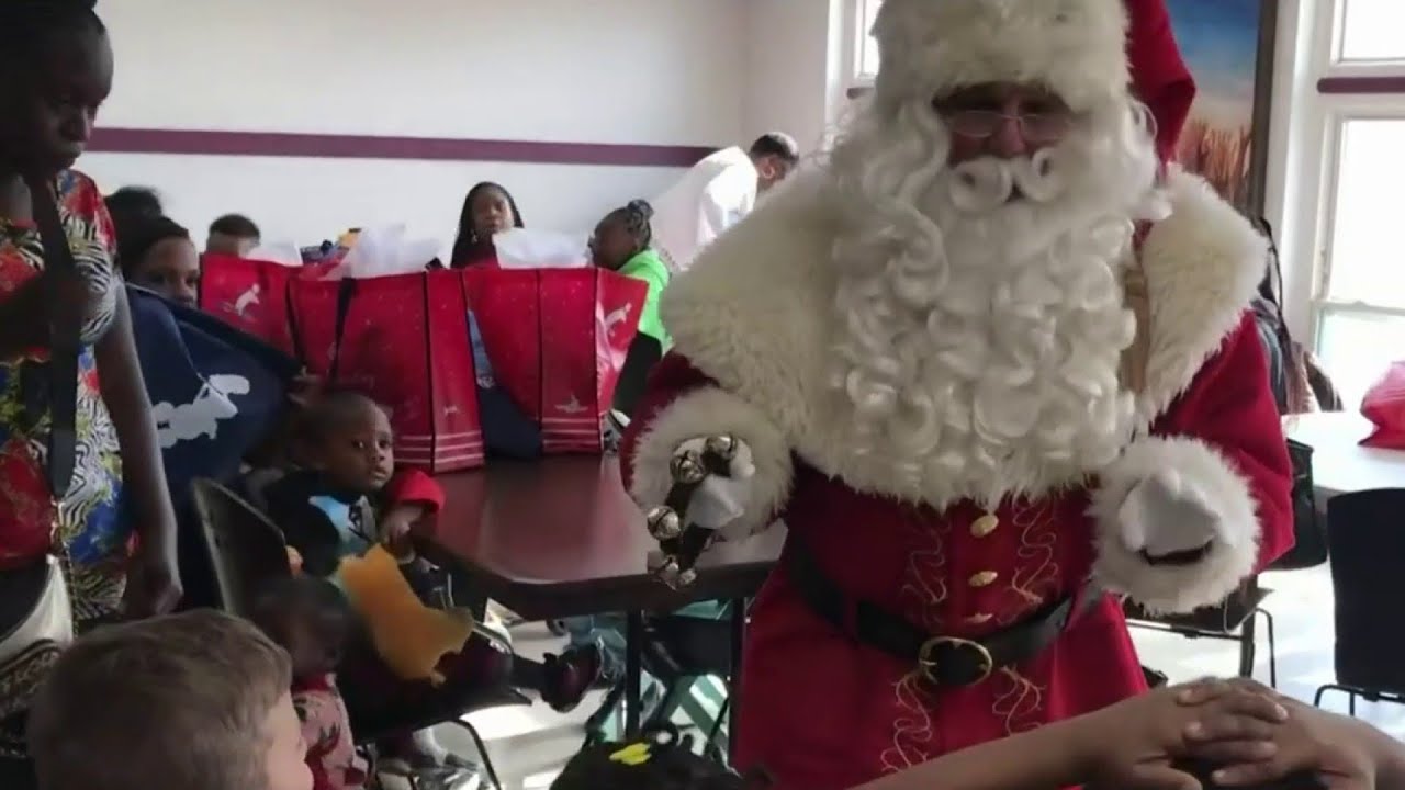 Help Me Hank, Santa visits the Detroit Rescue Mission Ministries - YouTube