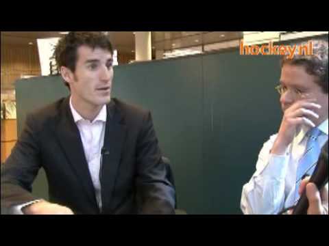 Hockeyer Marcel Balkestein bankier in crisistijd - YouTube