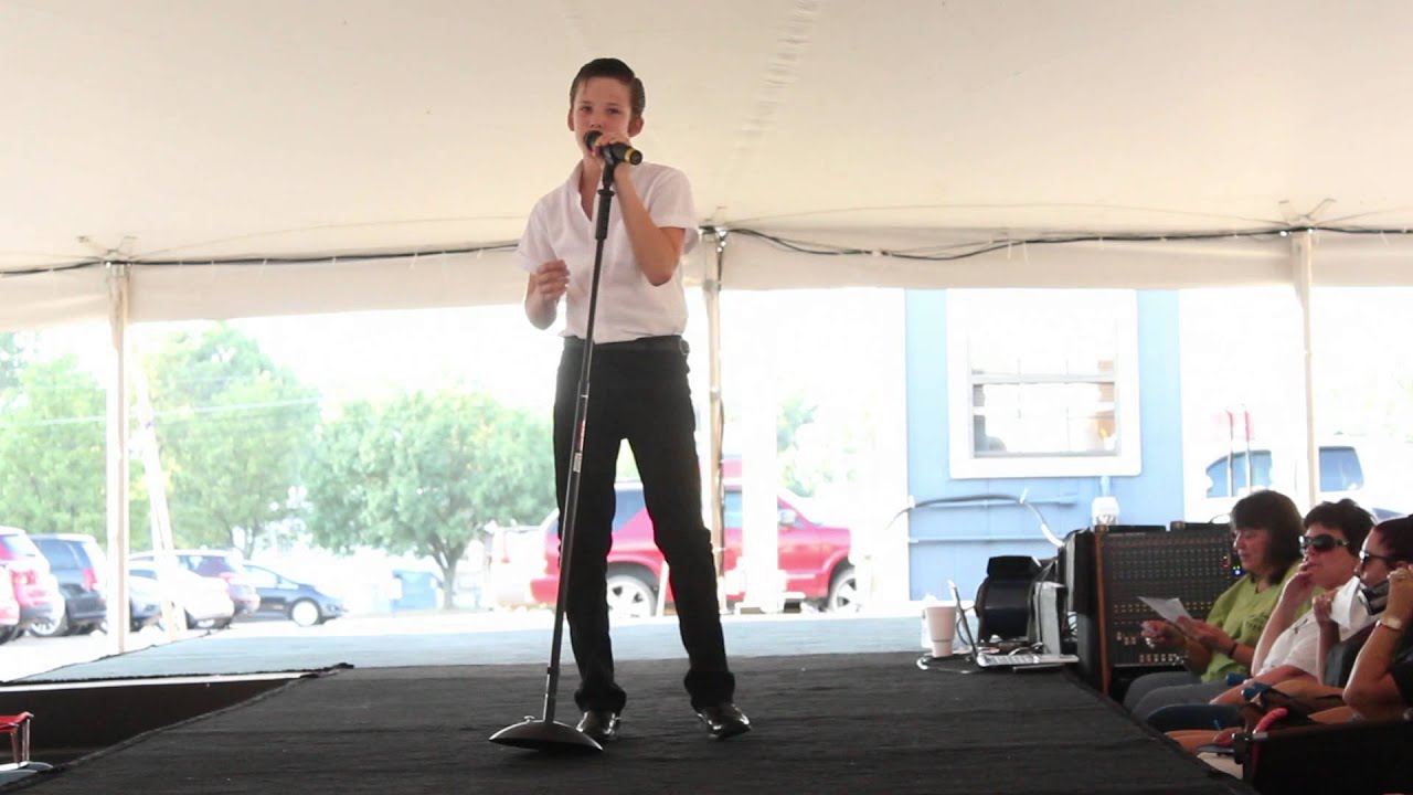 Lain Crew sings 'Blue Suede Shoes' Elvis Week 2015 - YouTube