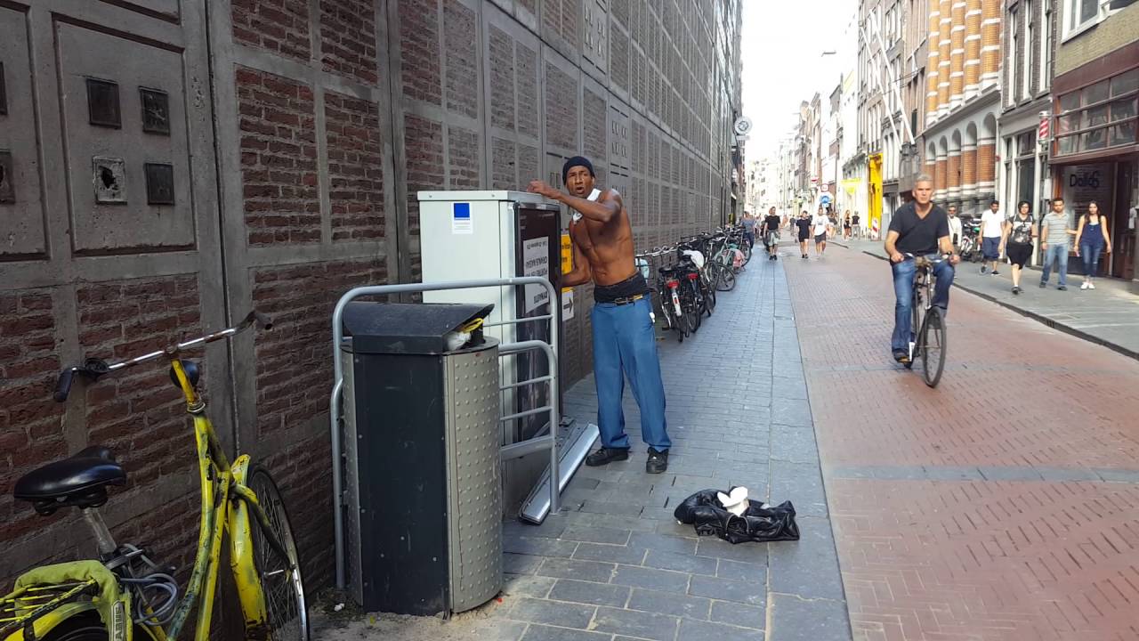 BEST AMSTERDAM CENTRAL STREET RAPPER SHOW - YouTube