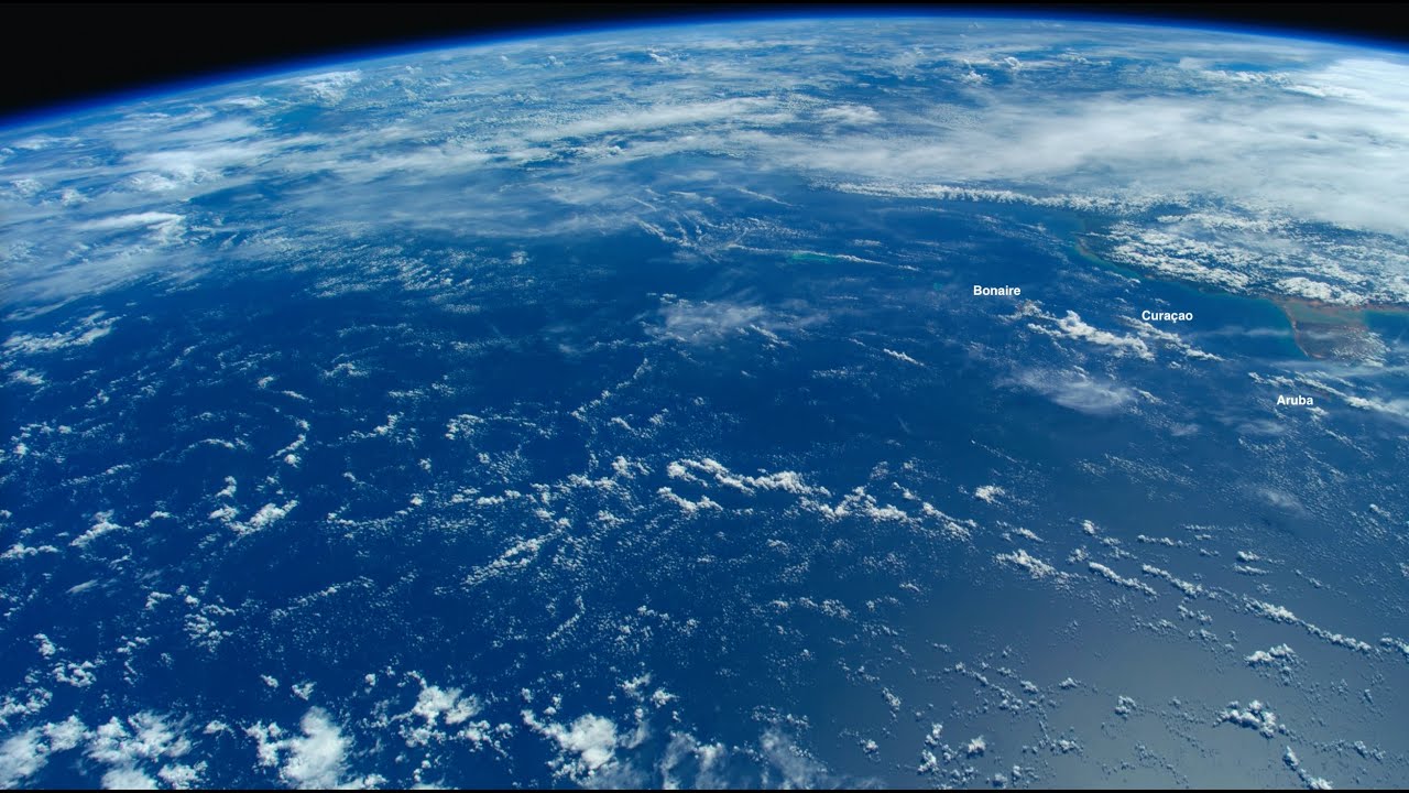 APPLE™️ Screensaver - Caribbean Sea from Space - YouTube