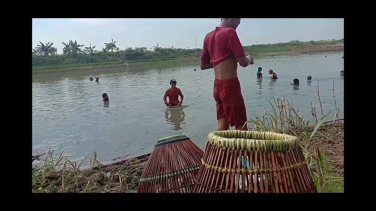 Tradisi gopyok//Memet//ngubek ikan di bendungan gerak//bojonegoro ...