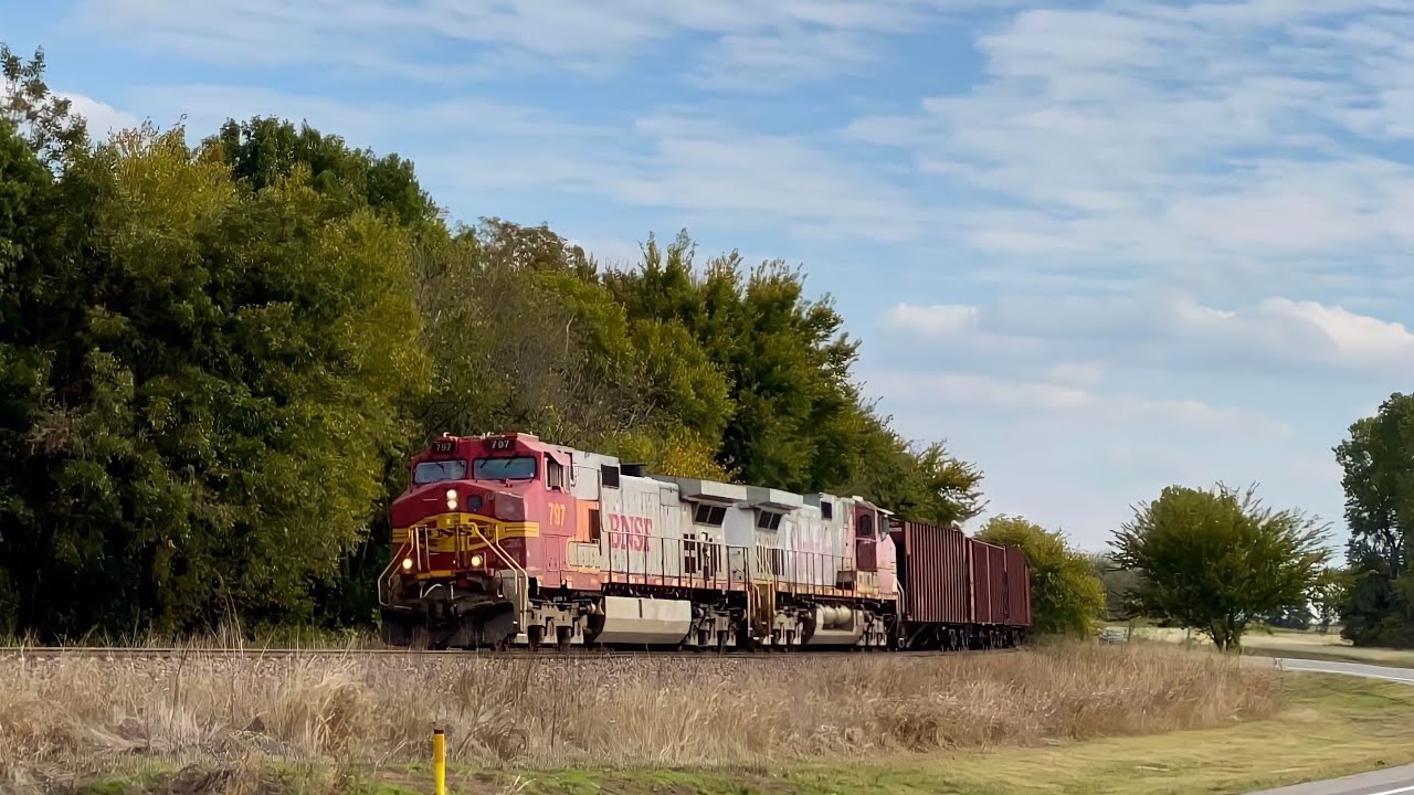 Warbonnet Duo: BNSF 797 & 667 Lead Local on Red Rock Sub - Oklahoma ...