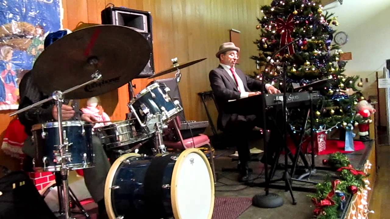 Steve Semola and Peter Kaye playing All Shook Up. - YouTube