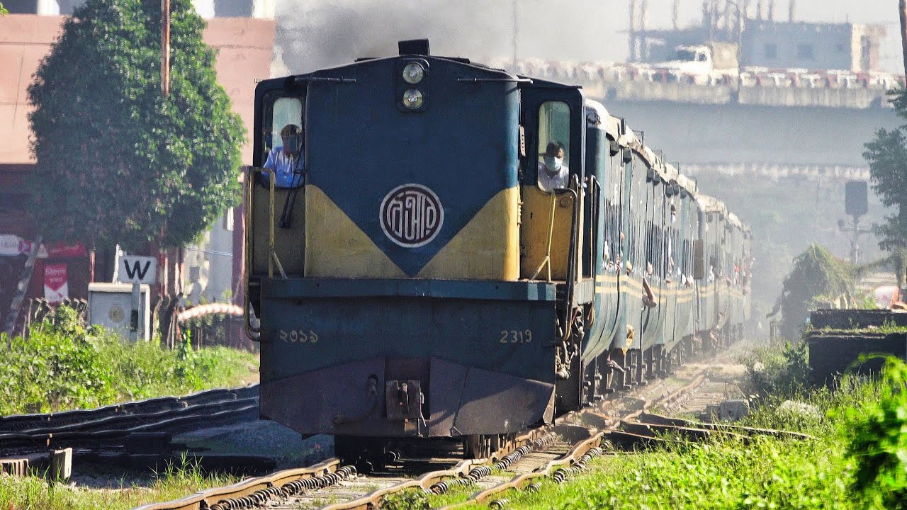 53 Years Old Ancient ALCO Locomotive 2319 DL535A pulled Passenger Train ...