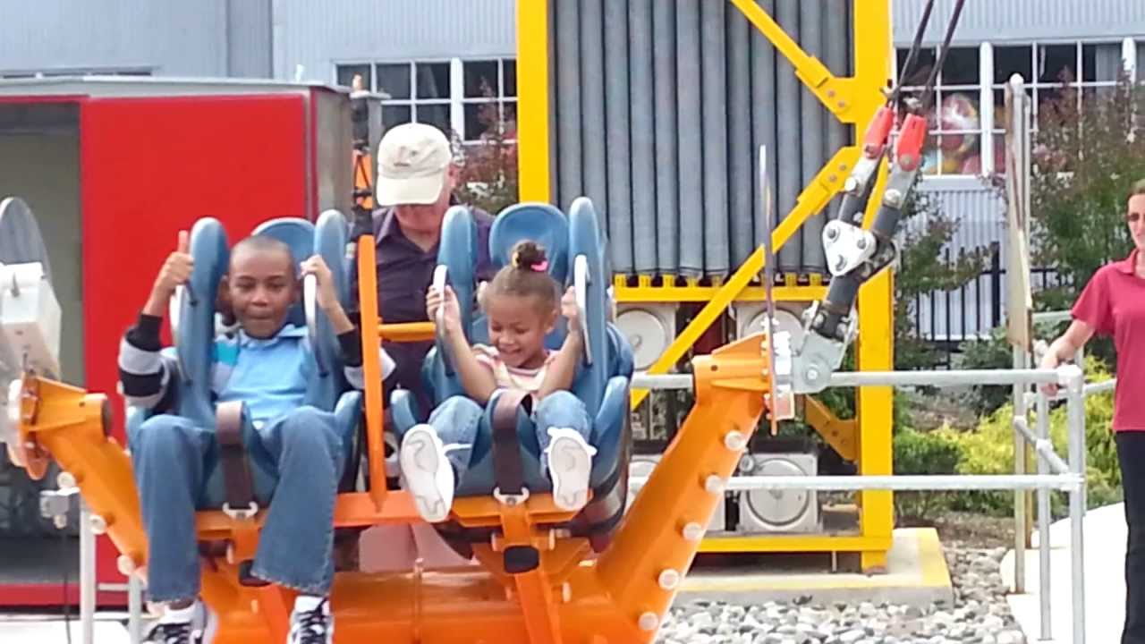 5yr old daughter rides the Slingshot @Six Flags - YouTube