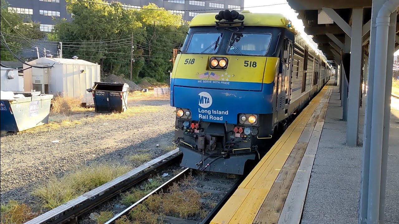 LlRR Dm30ac 518 with a Ekyrail E-Bell at Hunterspoint Ave/ Also friendly female engineer - YouTube