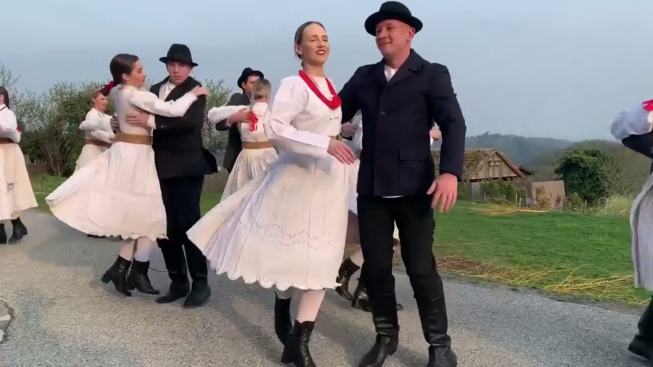 Traditional Croatian Dancing Near Zagreb - YouTube