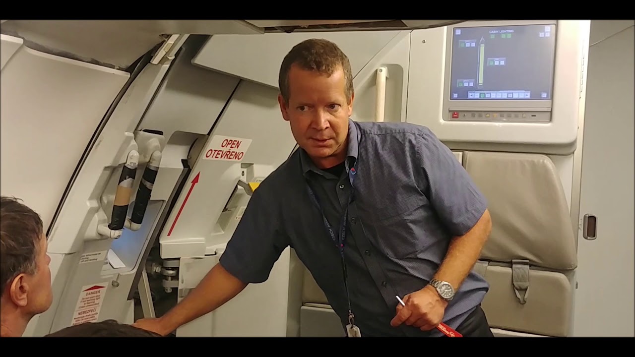 Jak probíhá výcvik pilotů dopravních letadel v CATC - YouTube