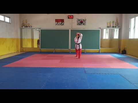 Kesya Amalia Putri -Dojang MLC Bekasi Taegeuk 4 , Cadet Individu Putri