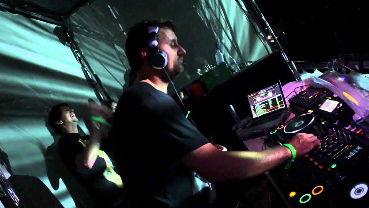 Pendulum DJ Set [HD] - Live at WEMF 2011 - YouTube