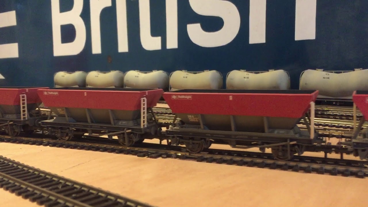Bachmann Class 37501 Blue Railfreight Livery with HEA Hoppers - YouTube