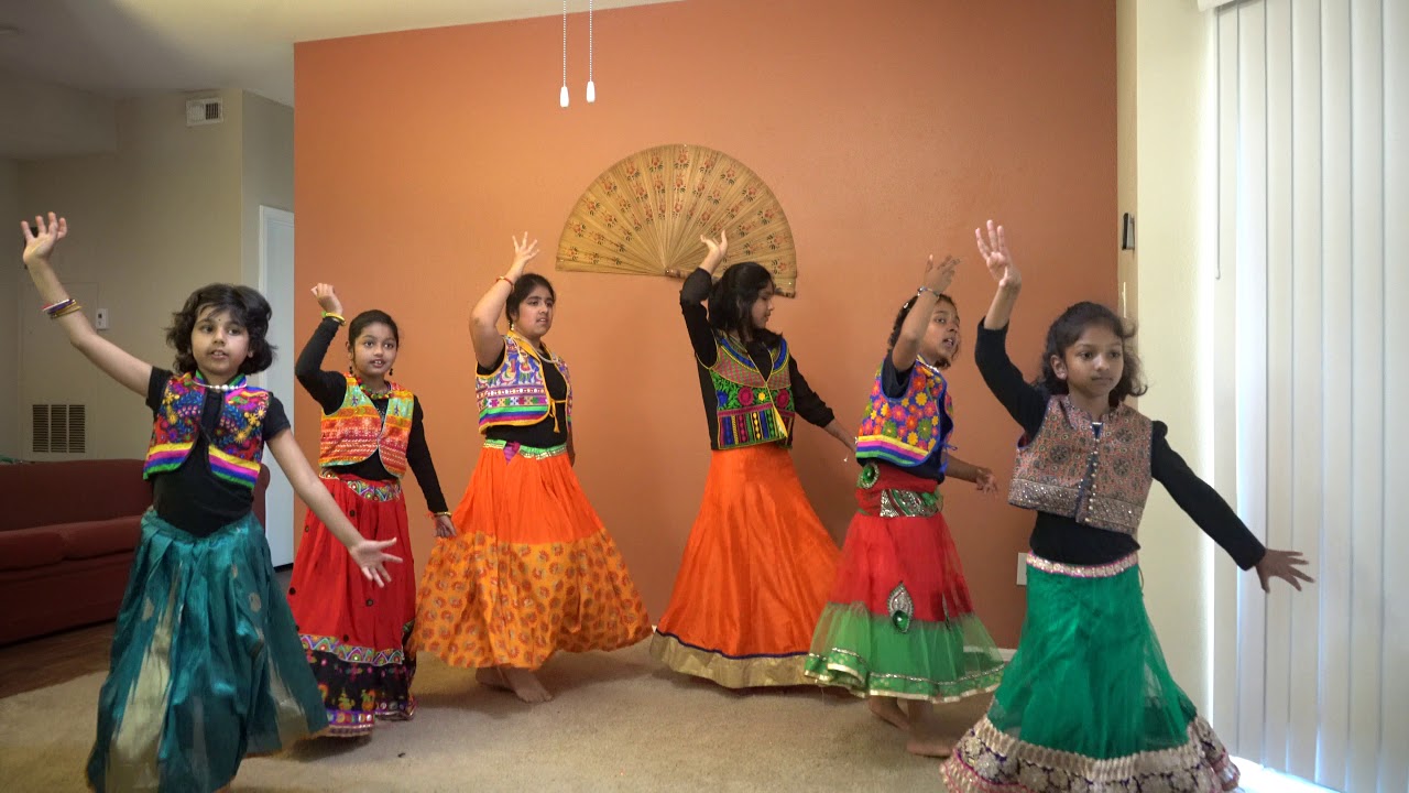 Mayuri Dance Group Ghar mora pardesiya kalank - YouTube