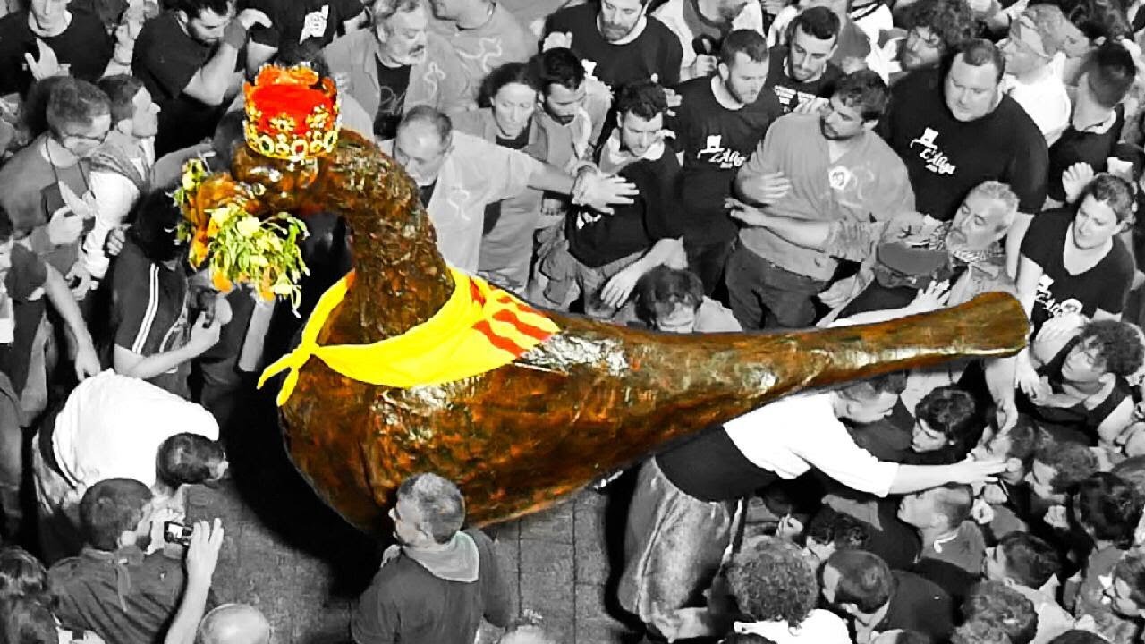 🔴 El Ball de l'Àliga Confinada - La Patum de Berga 2020 - Dijous de ...