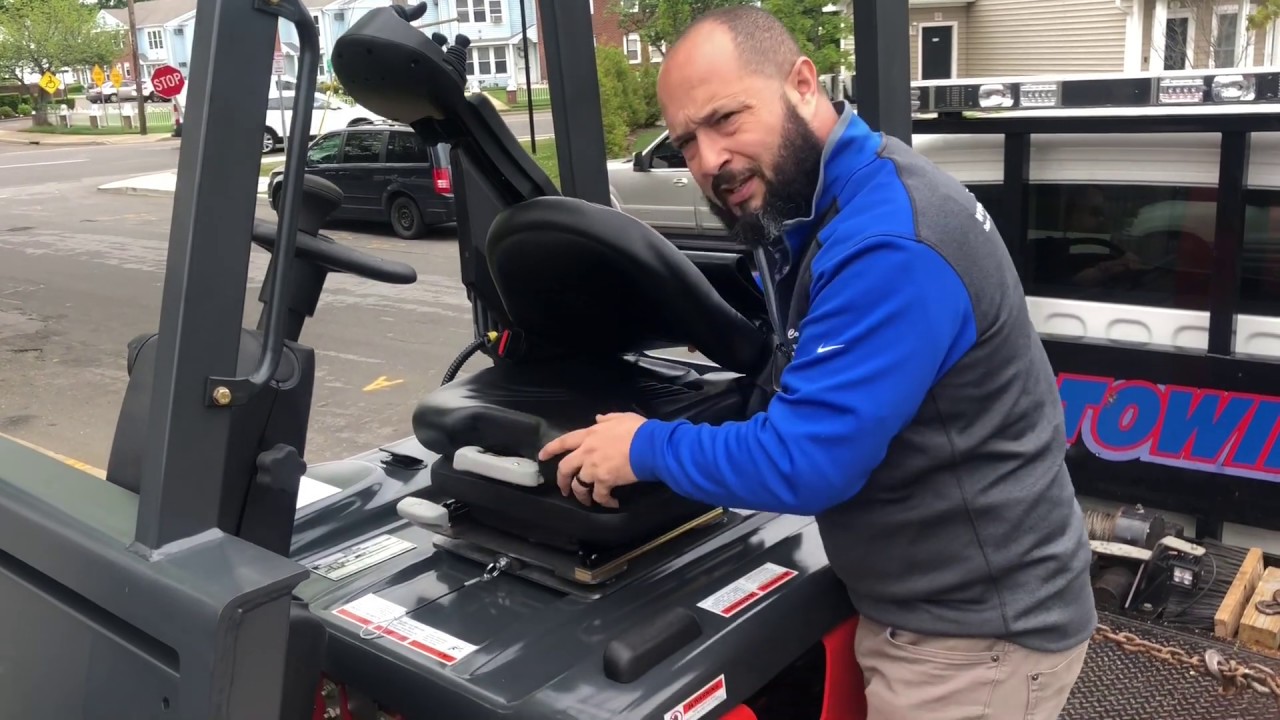 Linde Forkift Drive In Rack Over Head Guard Seat Rotate - YouTube