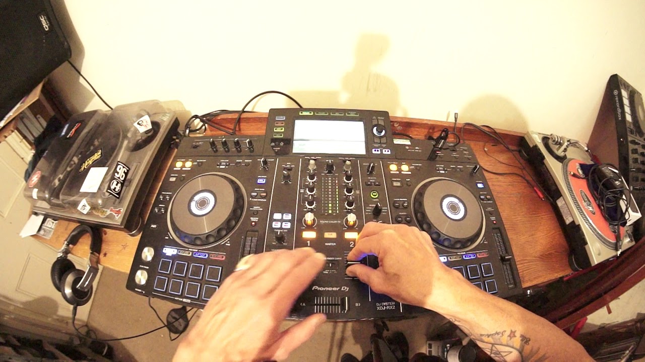 WHAT TO LOOK FOR BEFORE YOU MIX IN THE NEXT TRACK DJ - YouTube