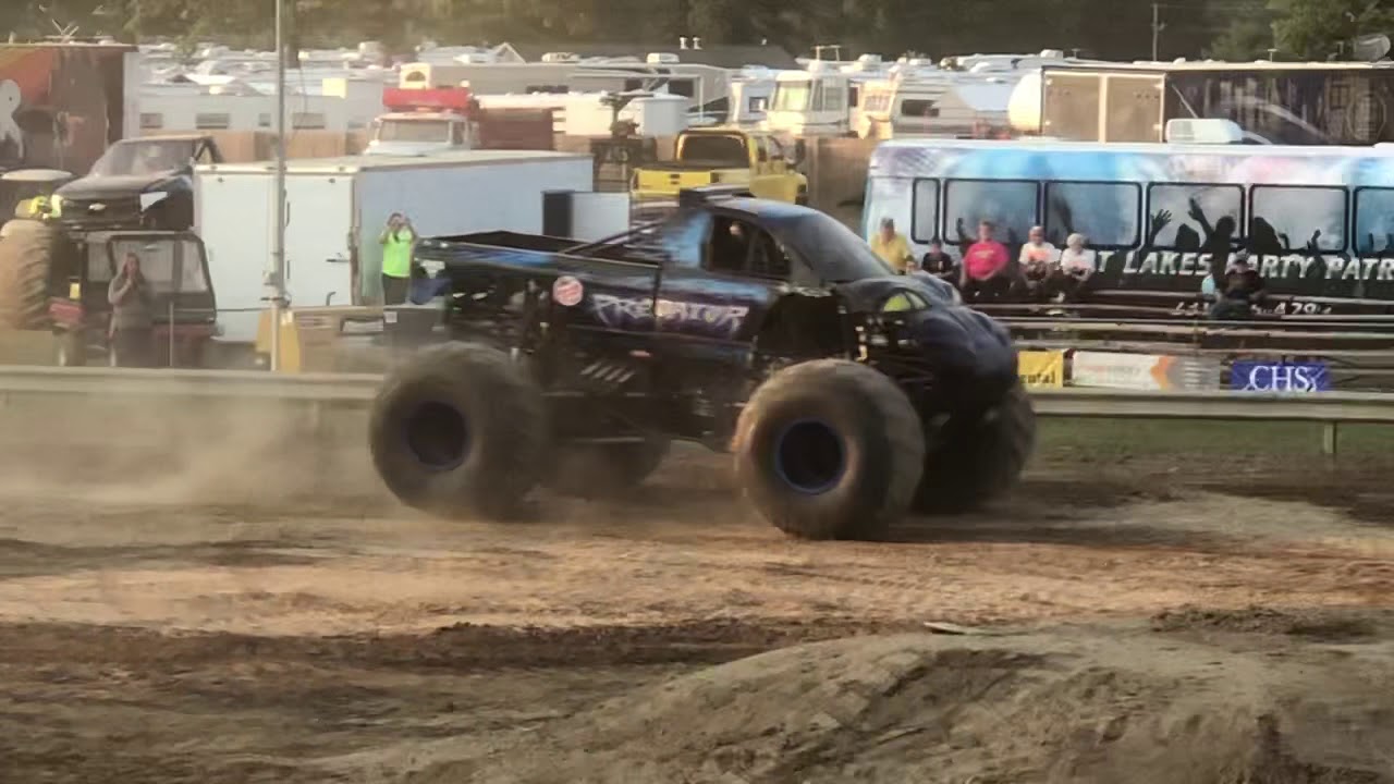 Monster Truck Shootout - Freestyle: Predator - YouTube