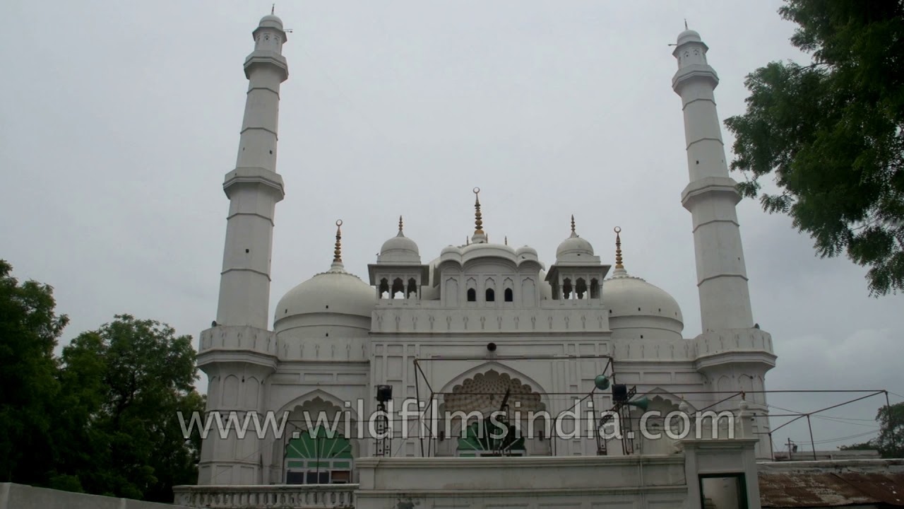 A sight of Mughal architecture- Teele Wali Masjid or Jami Masjid Shah ...