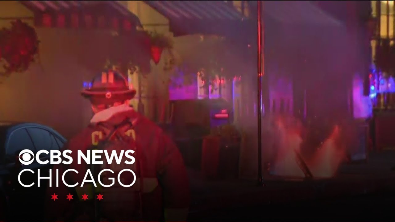 Electrical vault fire breaks out in Chicago's West Loop - YouTube