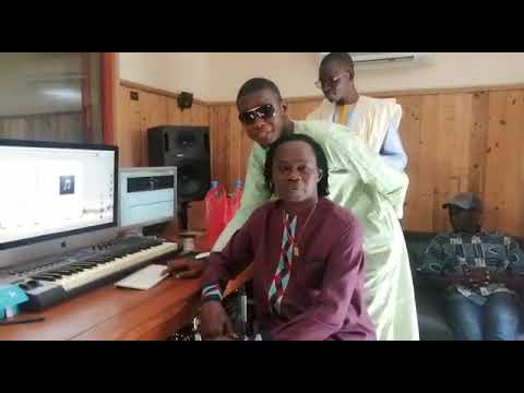 Dj dou en action sur la nouvelle album souvenir 5 de baaba maal du lourd se prépare avec D_L ...