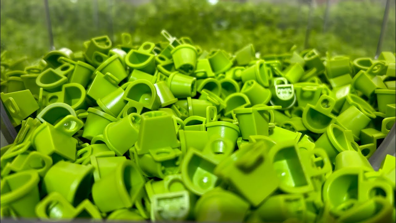 Fairview Mall | Lego Store PAB Wall bricks | 2023-02-01 - YouTube