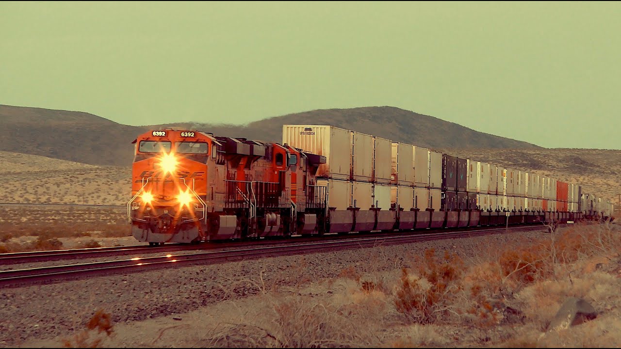 BNSF Night falls as this Westbound approaches Ludlow CA in Mojave ...