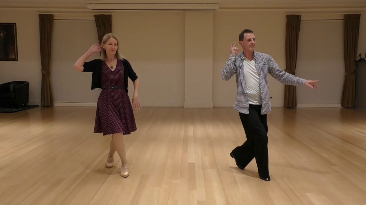 Hula Line Dance - YouTube
