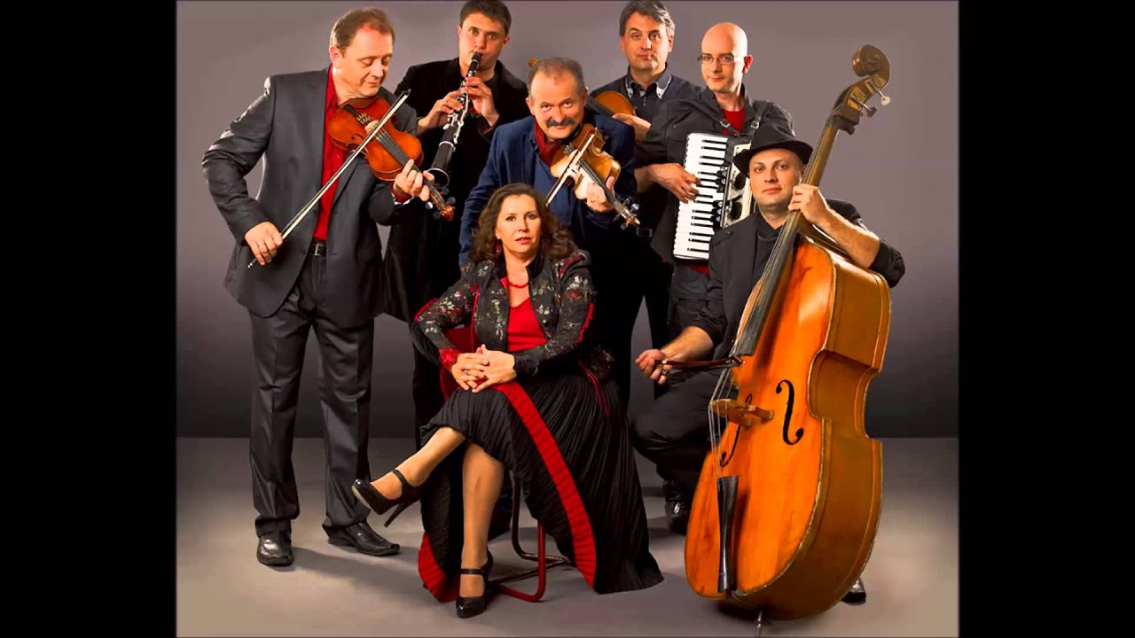 Csík Zenekar Most Múlik Pontosan Csengőhang - YouTube