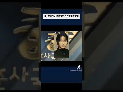 IU WON BEST ACTRESS AWARD