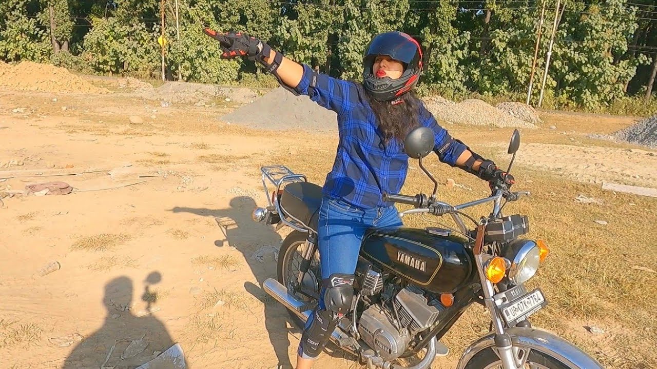 Girl Riding Yamaha Rx100 🔥🔥🔥 #yamaha #rx100 #135 #2stroke #kerala # ...