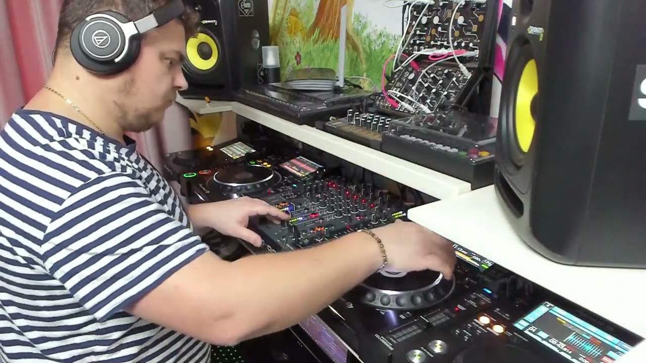Groovial DJ Set - Live - Minimal House / Techno - YouTube