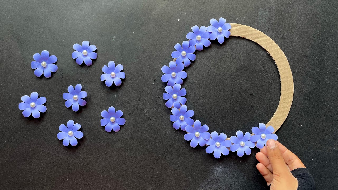 Beautiful paper flower wall hanging | Easy and simple wall hanging ...