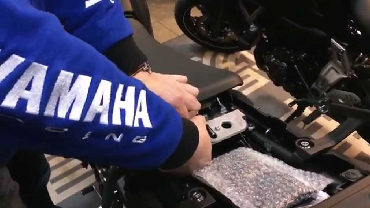 Yamaha MT-09 Tracer. Zobacz jak prosto ustawić kanapę. How to Adjust ...