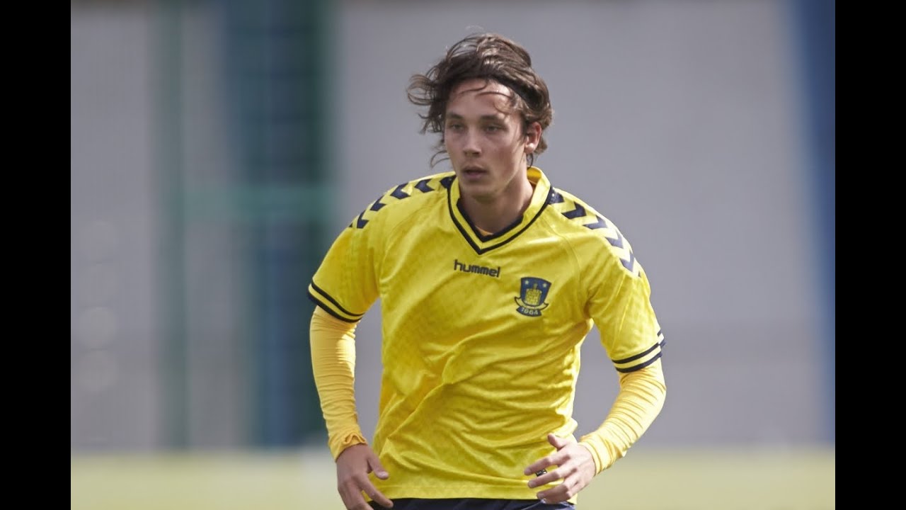 Rising Star: Venstreback Kristian Larsen | brondby.com - YouTube