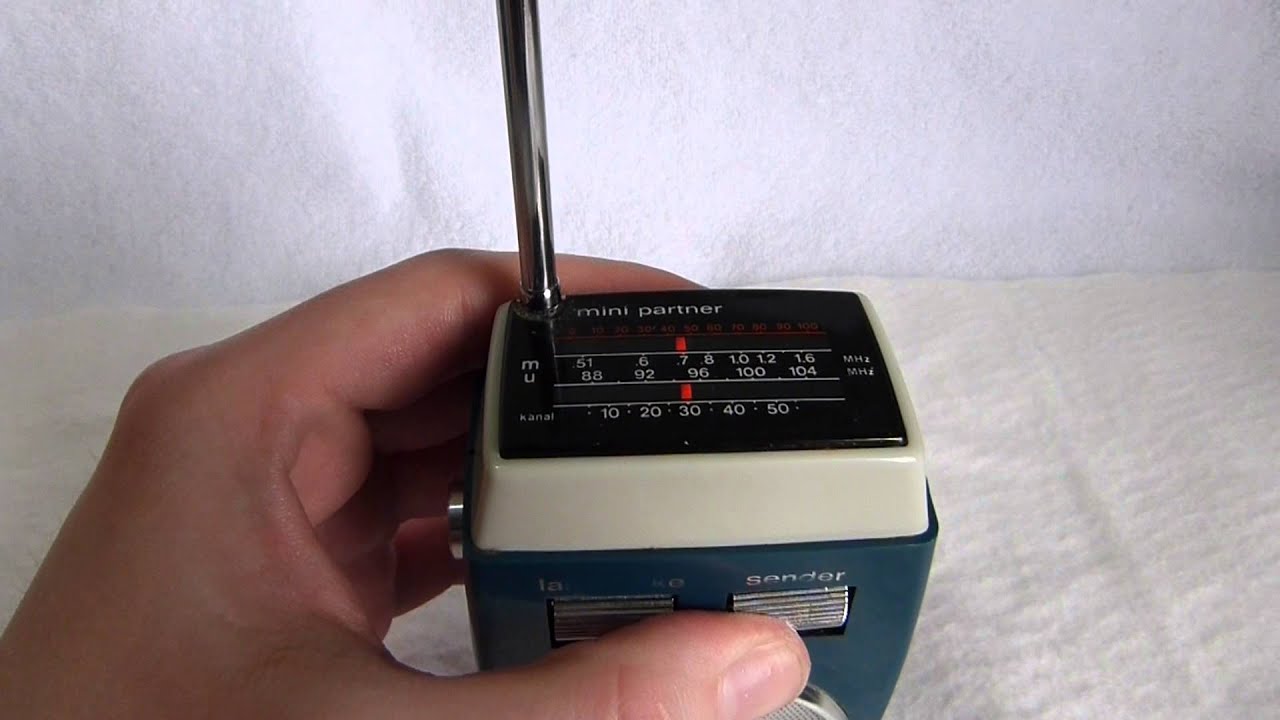 Telefunken mini partner 101 German transistor radio (circa 1970) - YouTube
