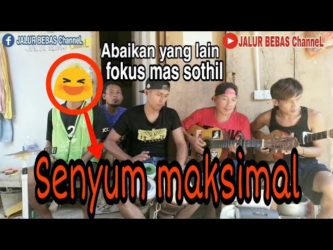 Fokus mas sothil senyum maksimal asroqal cover anak rantau - YouTube