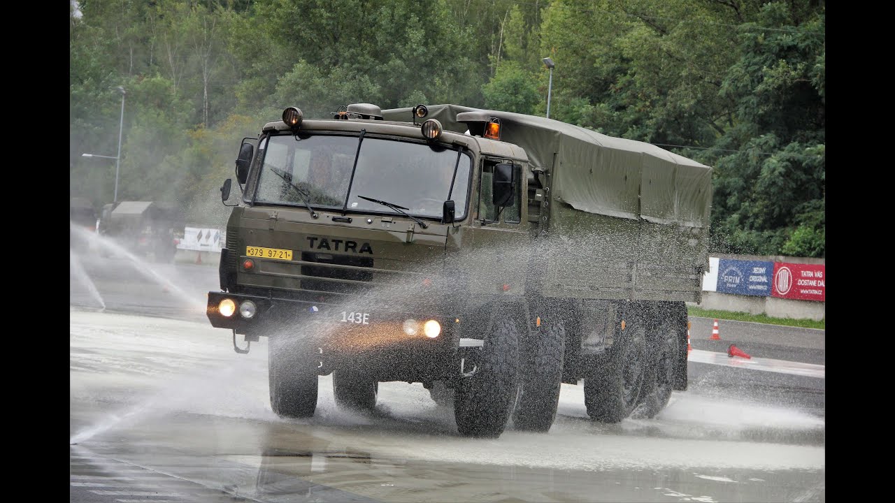 TATRA 810 a TATRA 815 na nejmodernějším kluzném povrchu! - YouTube