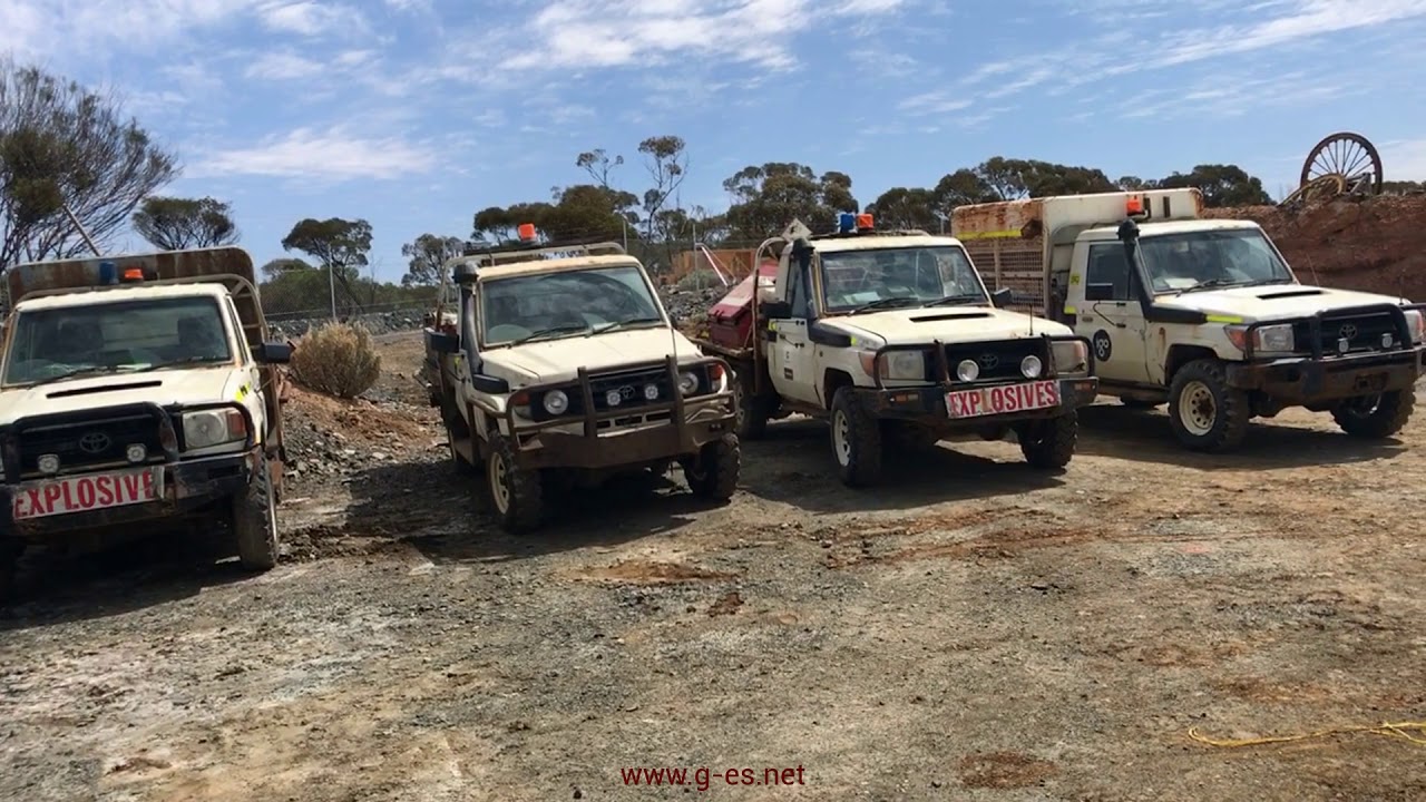 Toyota Landcruiser HZJ79 V8 Utes - YouTube