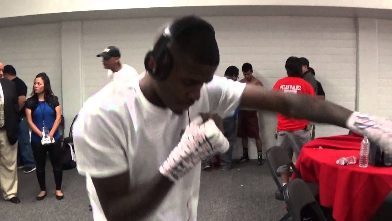 Coach Vince Parra and Mighty Mo backstage - YouTube