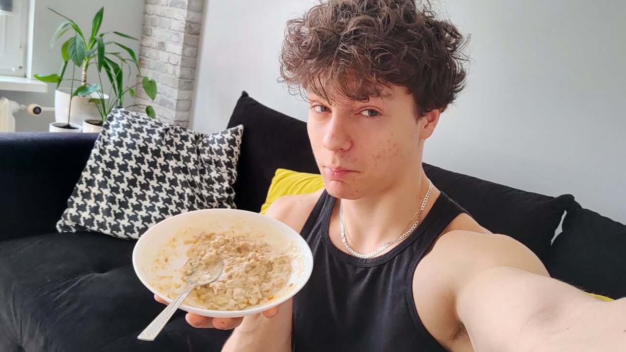 How To Eat Cereal as a Teen (it's weirdly easy) - YouTube