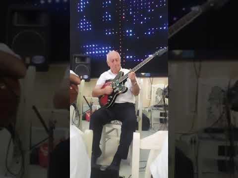 Vaqif Mustafayev, gitara