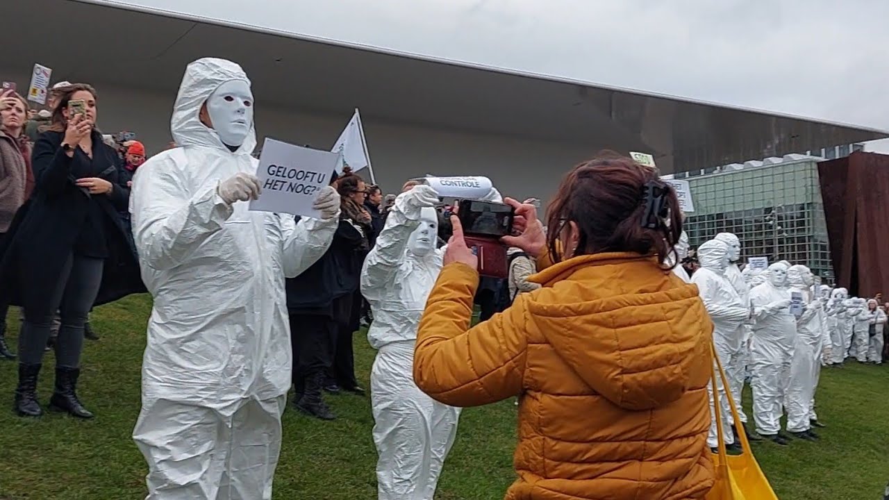 Moet je zien ehjj Nederland Demonstratie #museumplein 02.01.2022 ...