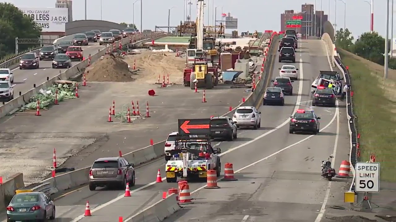 Boat falls off trailer onto I-77 - YouTube