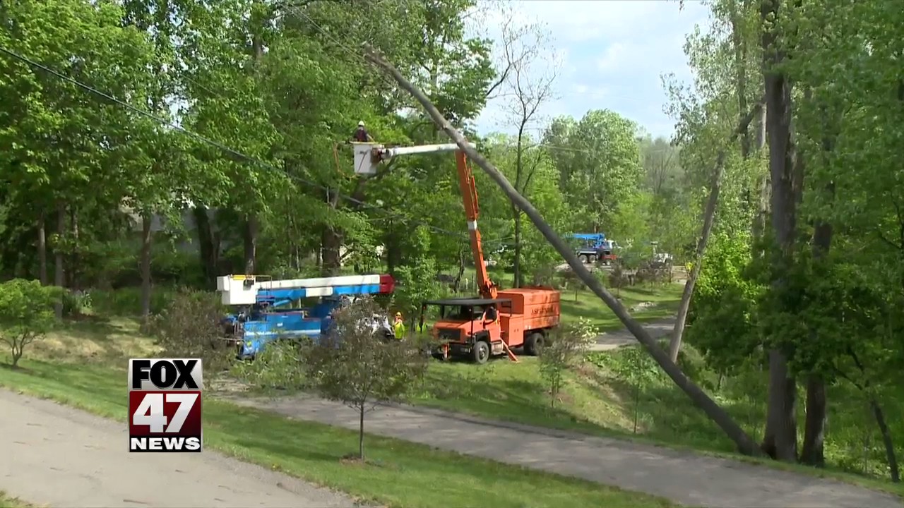 Tree causes power outage in Grand Ledge Thursday - YouTube
