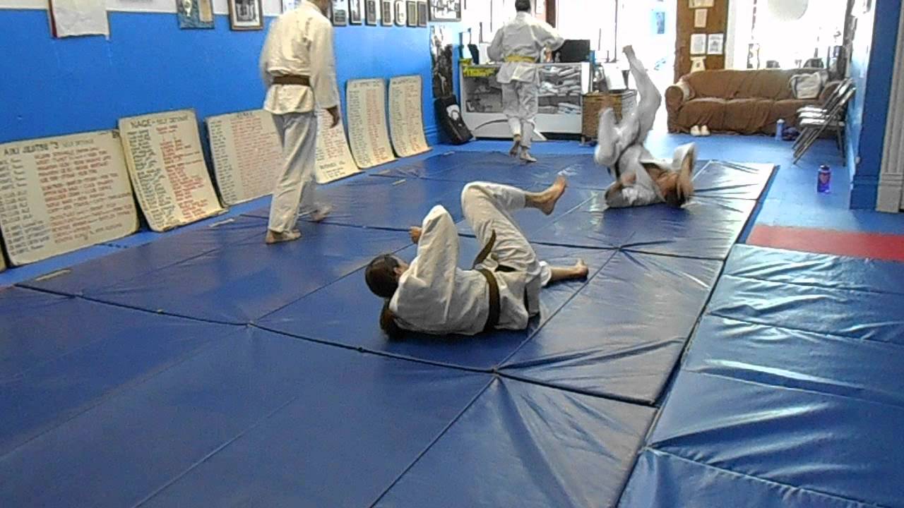 6. San Francisco Zen Budokai Aiki Jujitsu Ukemi.AVI - YouTube