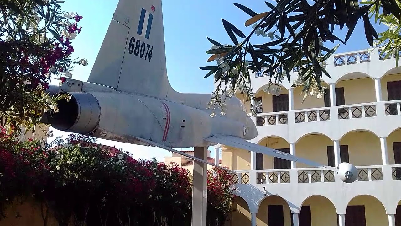 πρωινη βολτα στην καλαματα τανκ και f-16 - YouTube